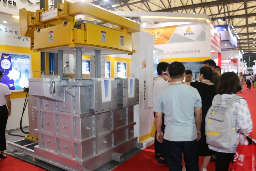 Degassing Purification System uses a rotating rotor to break the inert ...